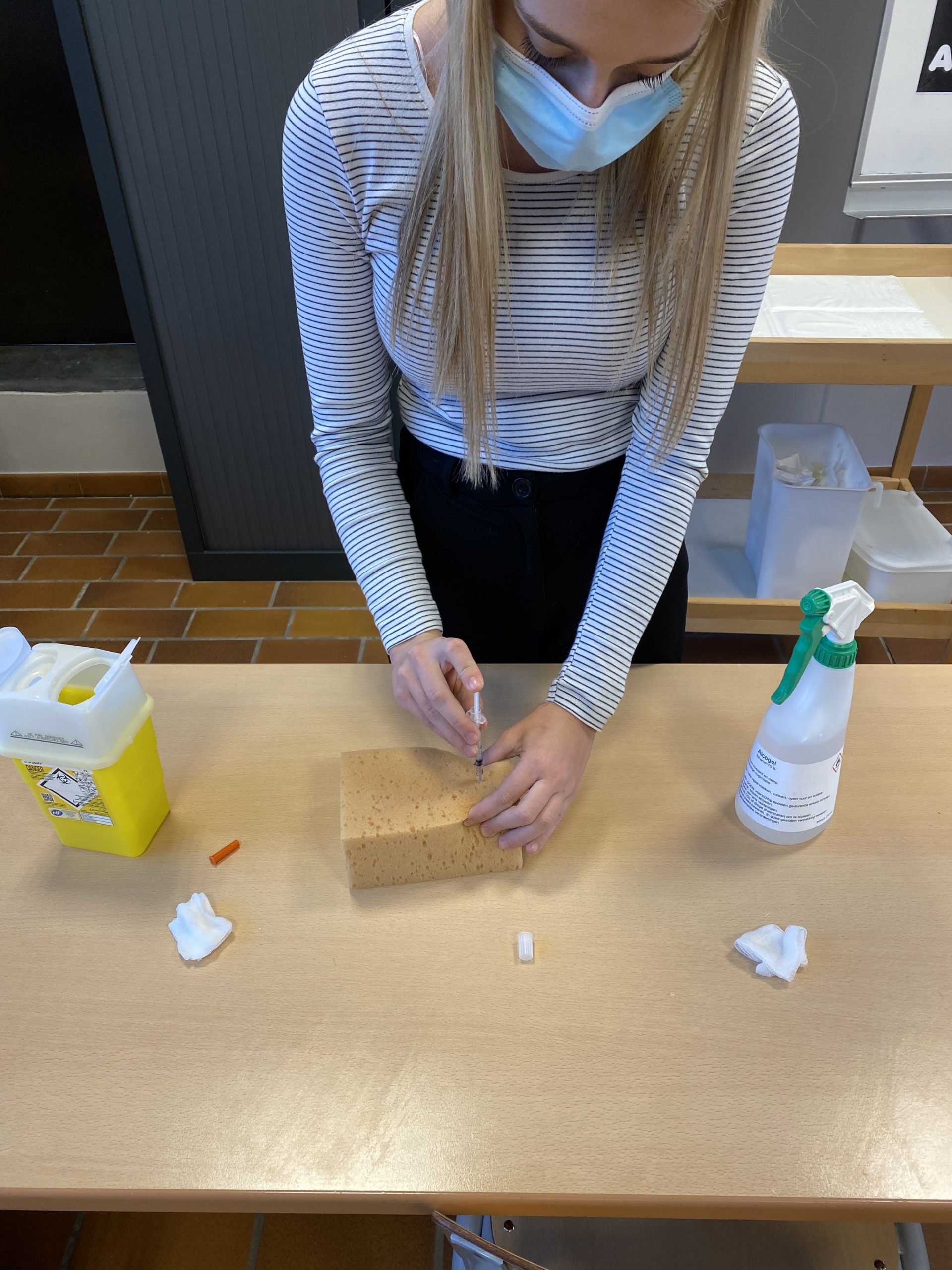 Zevendejaars oefenen op subcutane inspuiting - PISO